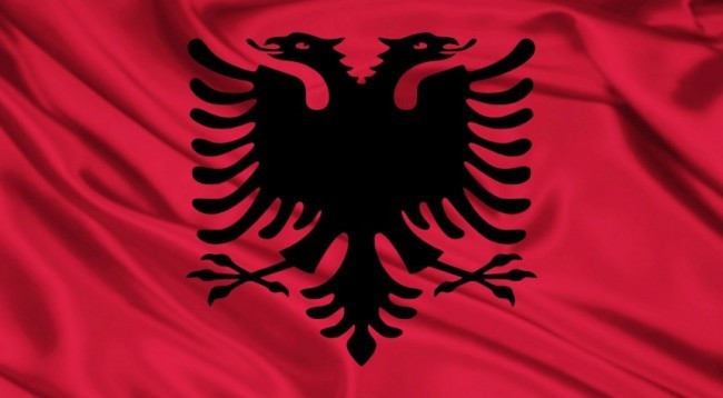 Skandaloze/ Flamuri shqiptar “kinez”, tashmë përdoret zyrtarisht ...