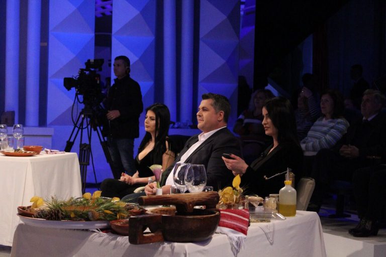 Opinion/ Receta për “Shumë duar” nga Altin Prenga – Opinion.al